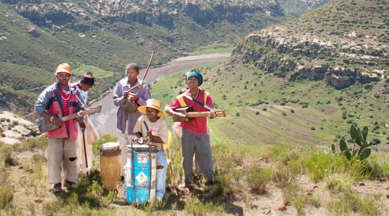 Meet The Landfill Harmonic - HoneyColony