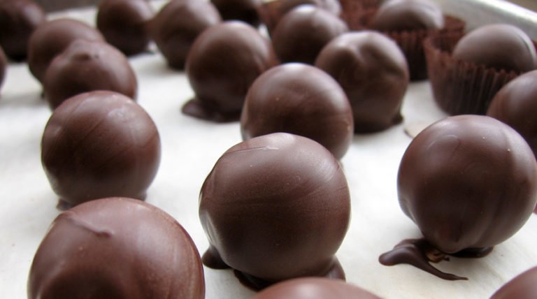 Health Benefits Of Chocolate Halts Diabetes and Obesity - HoneyColony